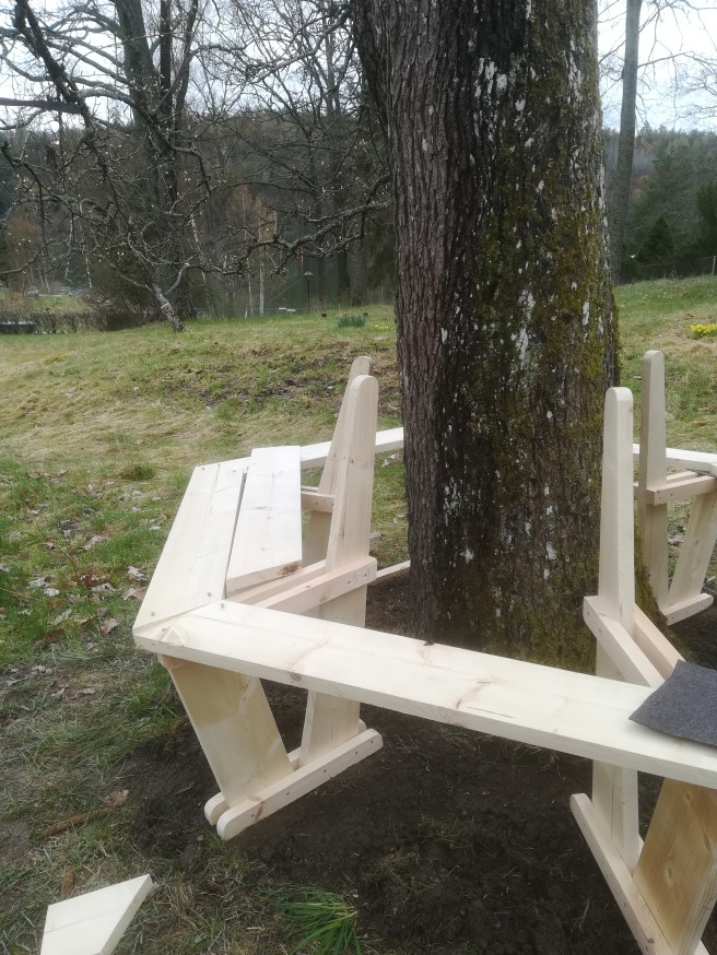 Bench for contemplating | Crazy Swedish Gardener
